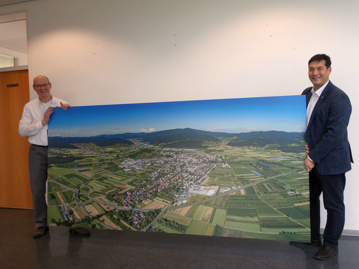 Neues Luftbild im Rathaus Denzlingen - Markus Hollemann